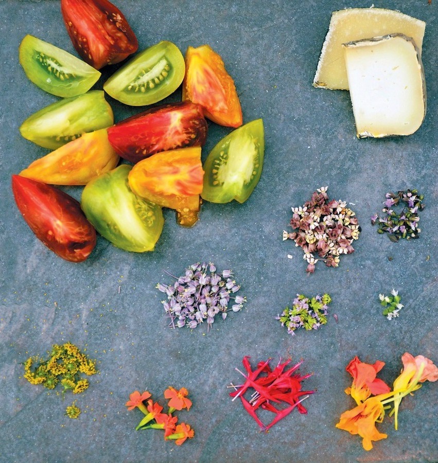 Web Exclusive: Sugar Cookies with Edible Flowers